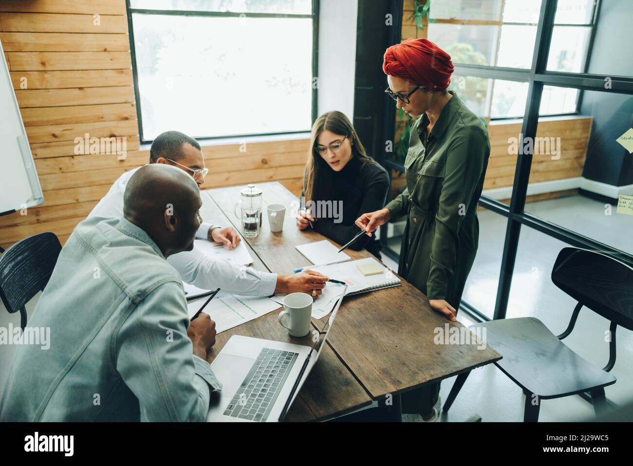 Multicultural business team hi-res stock photography and images - Alamy