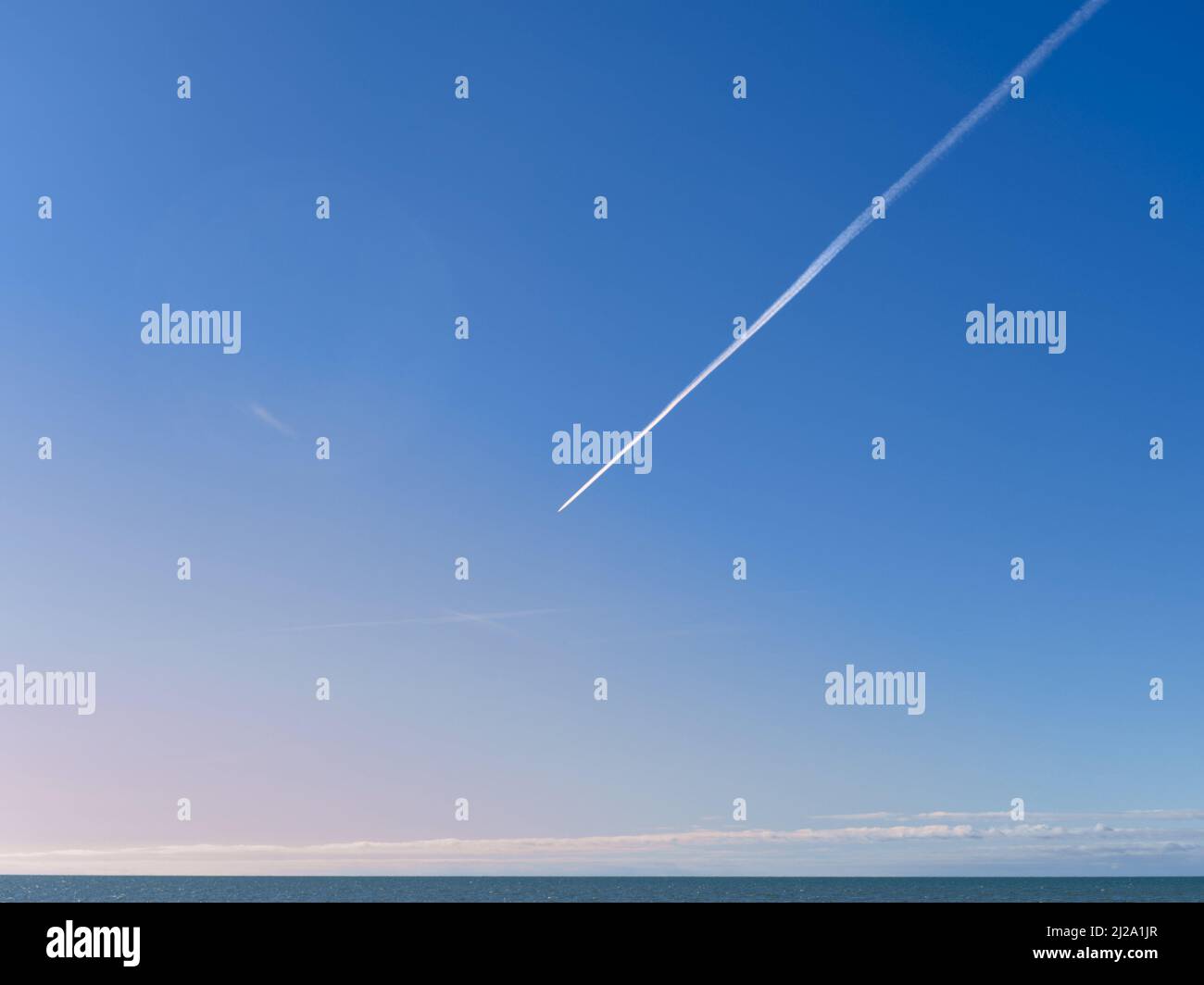 Airplane track hi-res stock photography and images - Alamy