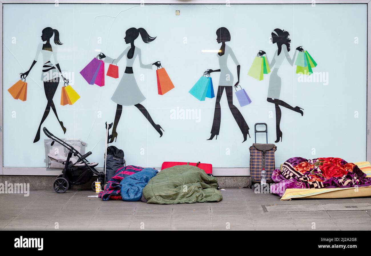 Homelessness feature hi-res stock photography and images - Alamy
