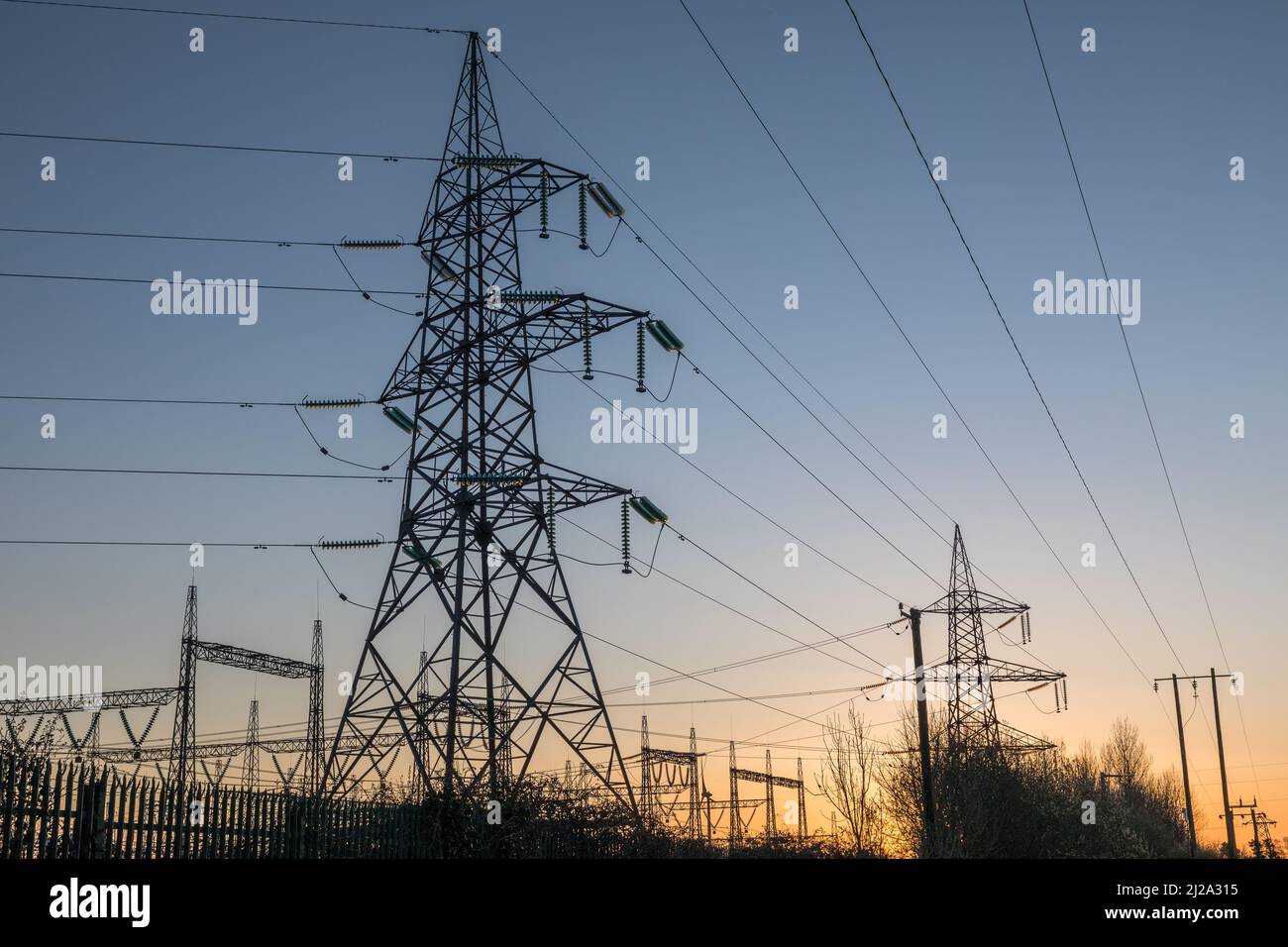 Electricty pylons ireland hi-res stock photography and images - Alamy