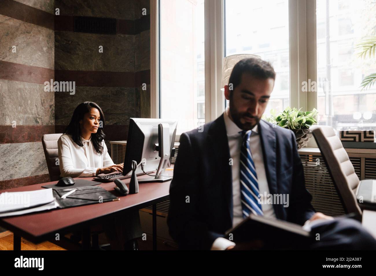 Financial advisors hi-res stock photography and images - Alamy