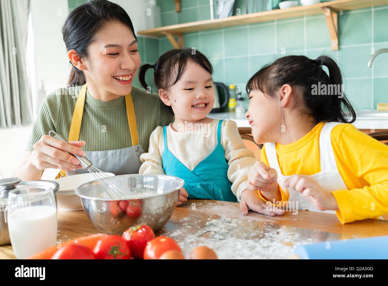 Mother and daughter make cakes together Stock Photo - Alamy