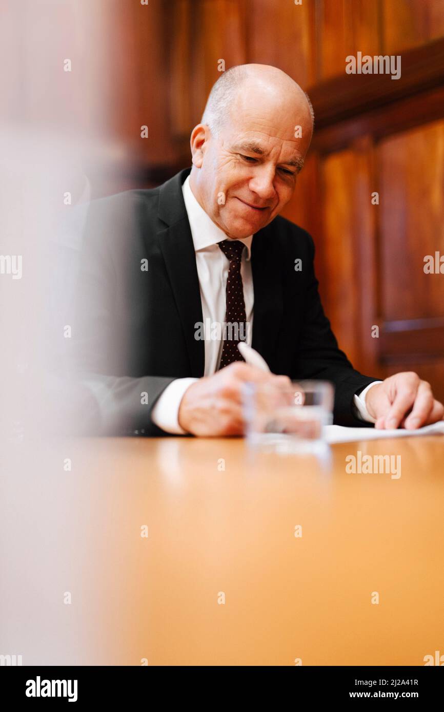 Senior businessman in boardroom hi-res stock photography and images - Alamy
