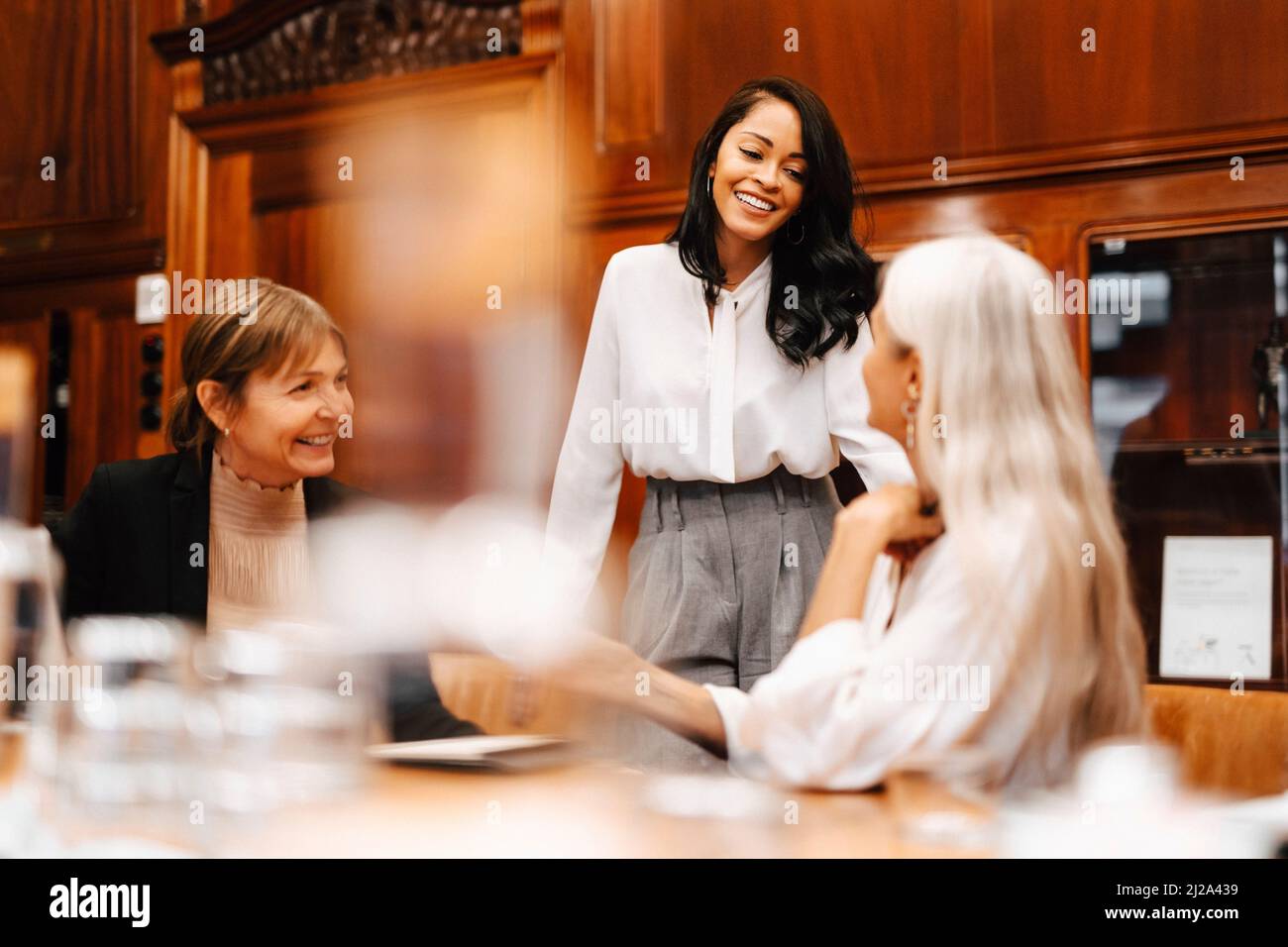 Financial advisors hi-res stock photography and images - Alamy