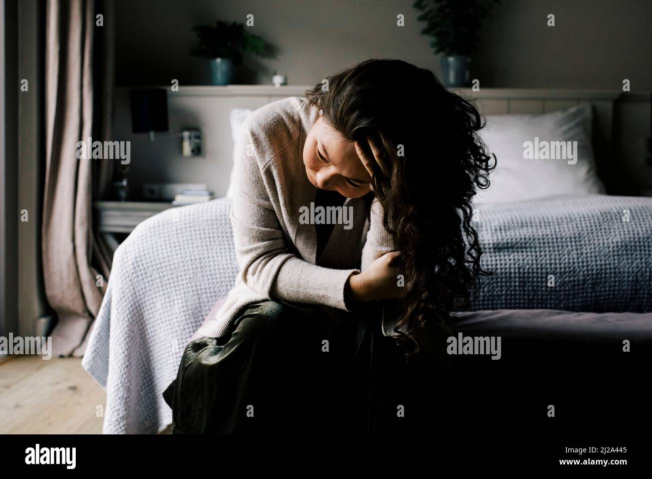 Leaning against bed hi-res stock photography and images - Alamy