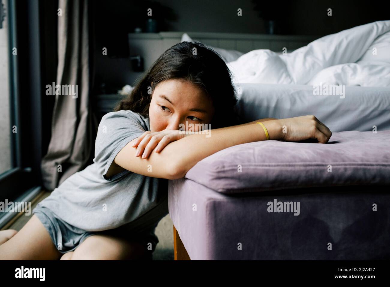 Leaning on bench hi-res stock photography and images - Alamy