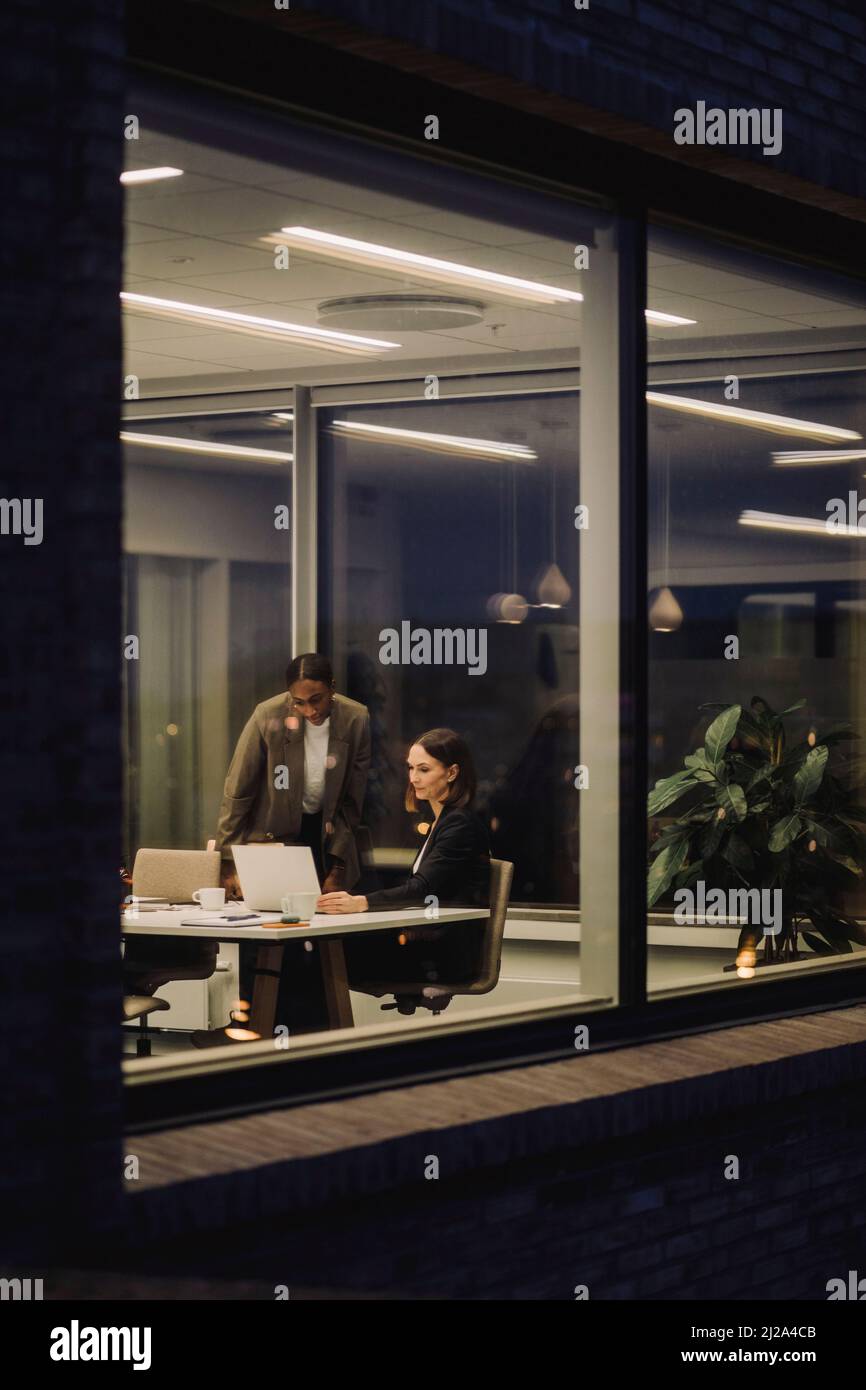 Late night office building sweden hi-res stock photography and images ...