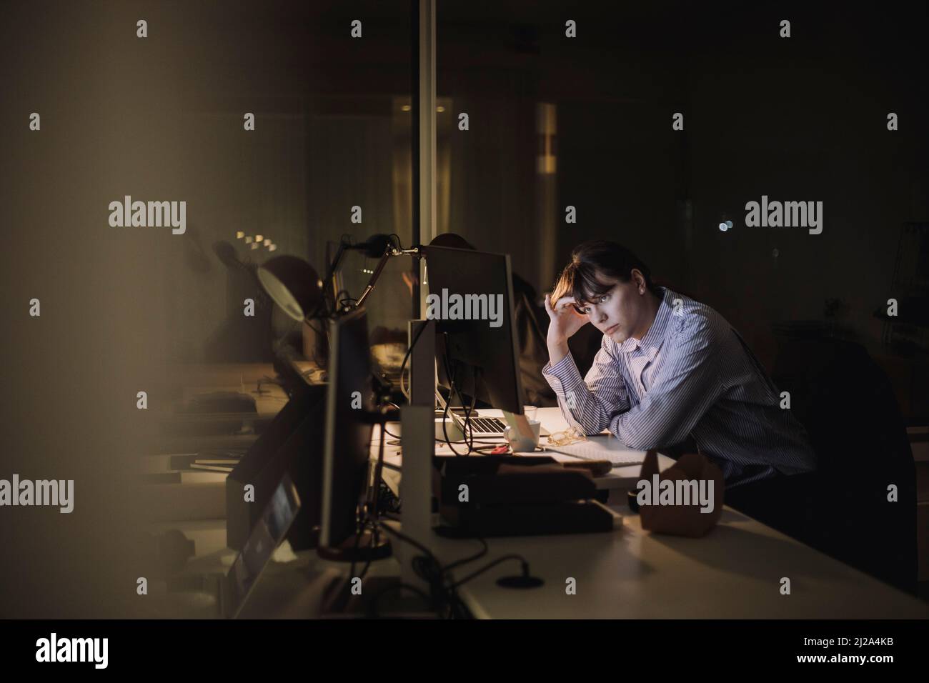 Tired at office desk hi-res stock photography and images - Alamy