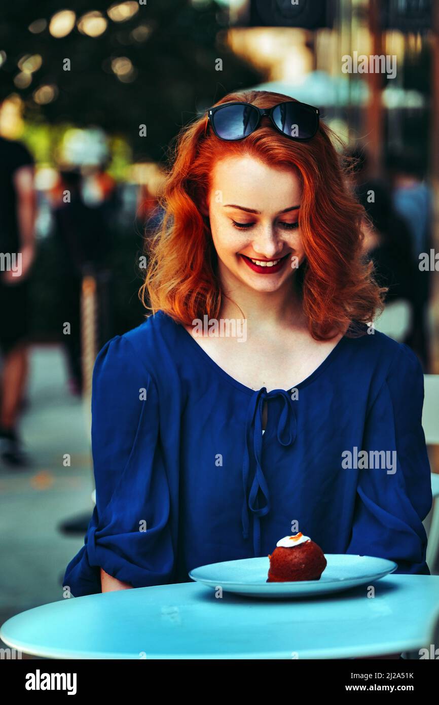 Modern pastry shop hi-res stock photography and images - Alamy