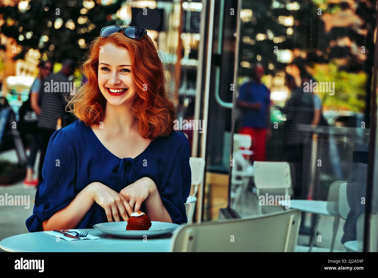College students coffee shop hi-res stock photography and images - Alamy
