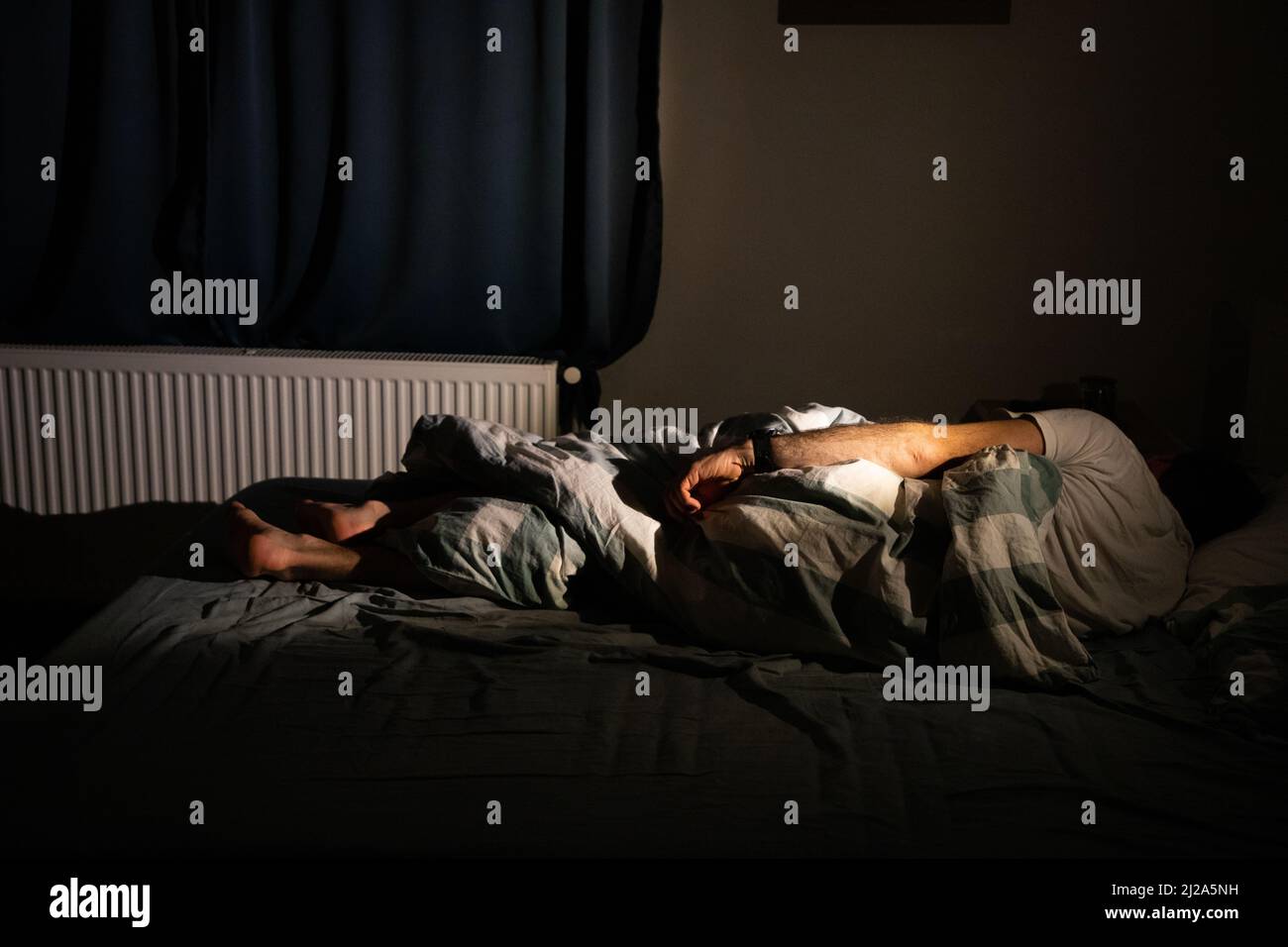 man sleeping in bed at night sleep quality insomnia Stock Photo - Alamy
