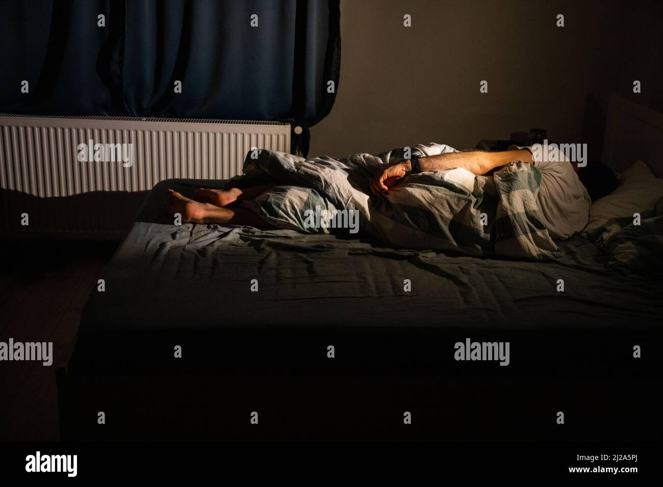 man sleeping in bed at night sleep quality insomnia Stock Photo - Alamy