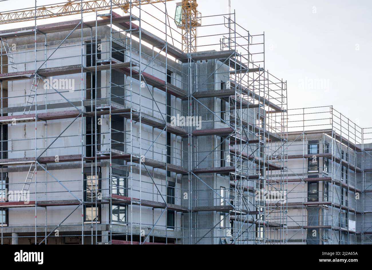 Scaffolding apartment building exterior hi-res stock photography and ...