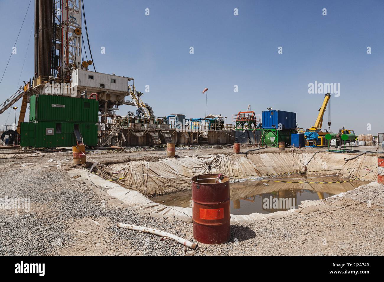 Oil rig iraq hi-res stock photography and images - Alamy
