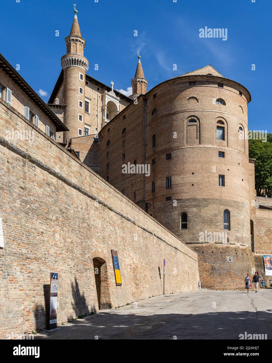 Palazzo ducale urbino exterior hi-res stock photography and images - Alamy