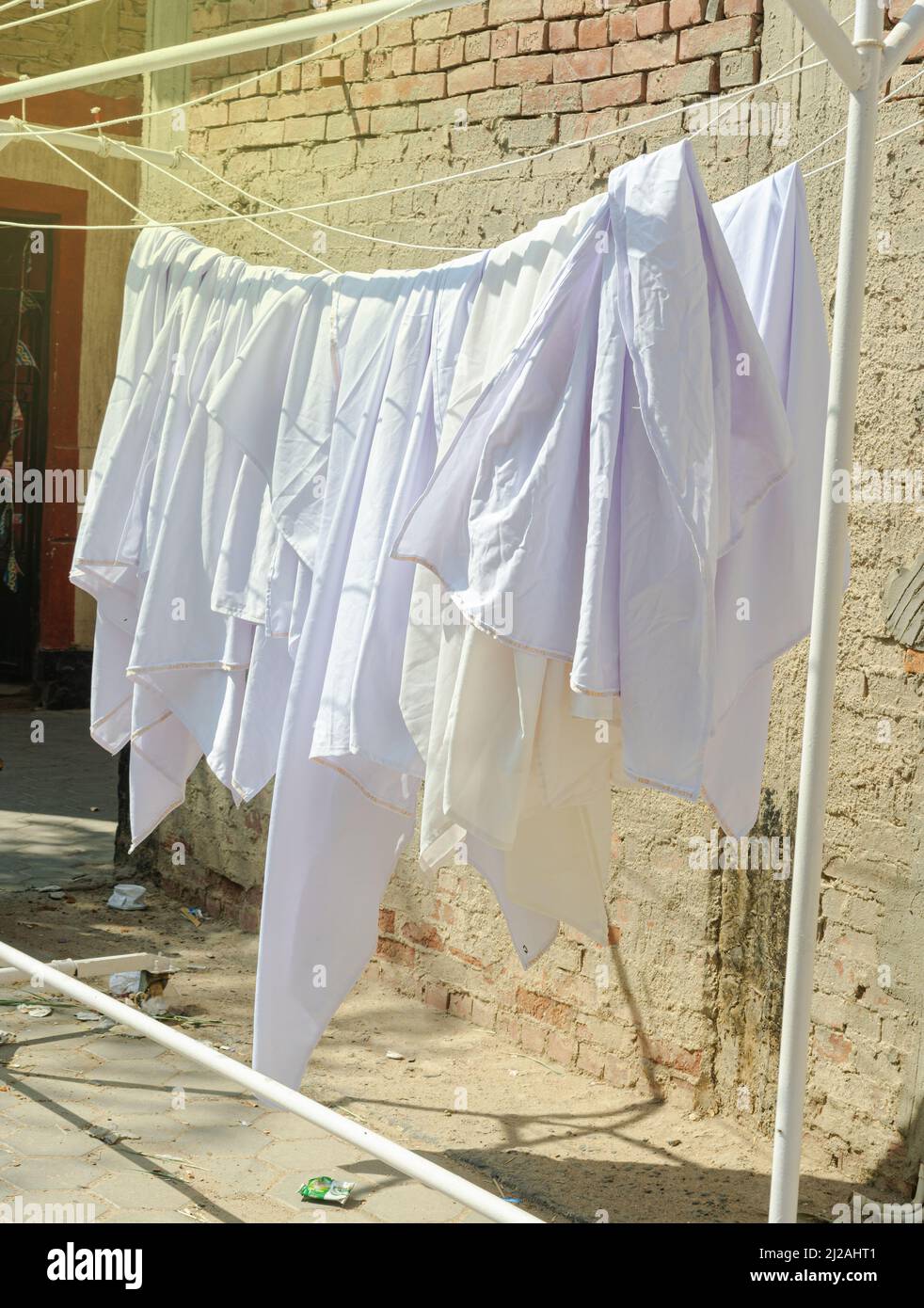 White sheets clothesline hi-res stock photography and images - Alamy