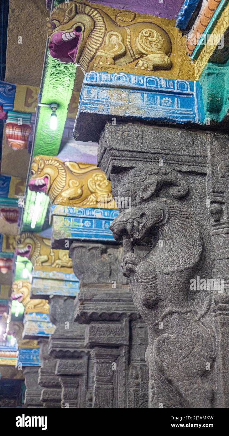 Yali statue hi-res stock photography and images - Alamy