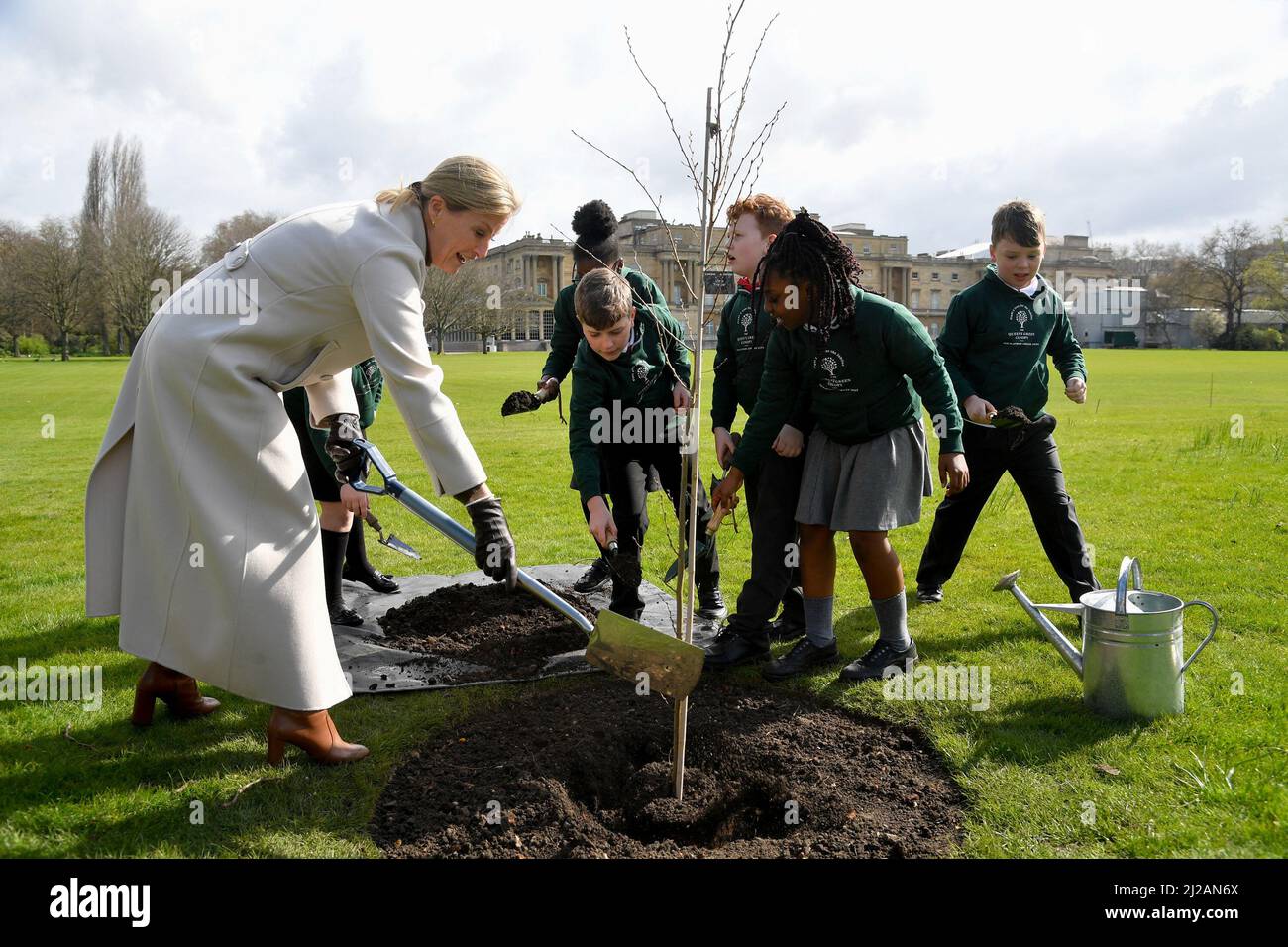 The Countess of Wessex joins year four pupils from Grange Park Primary ...