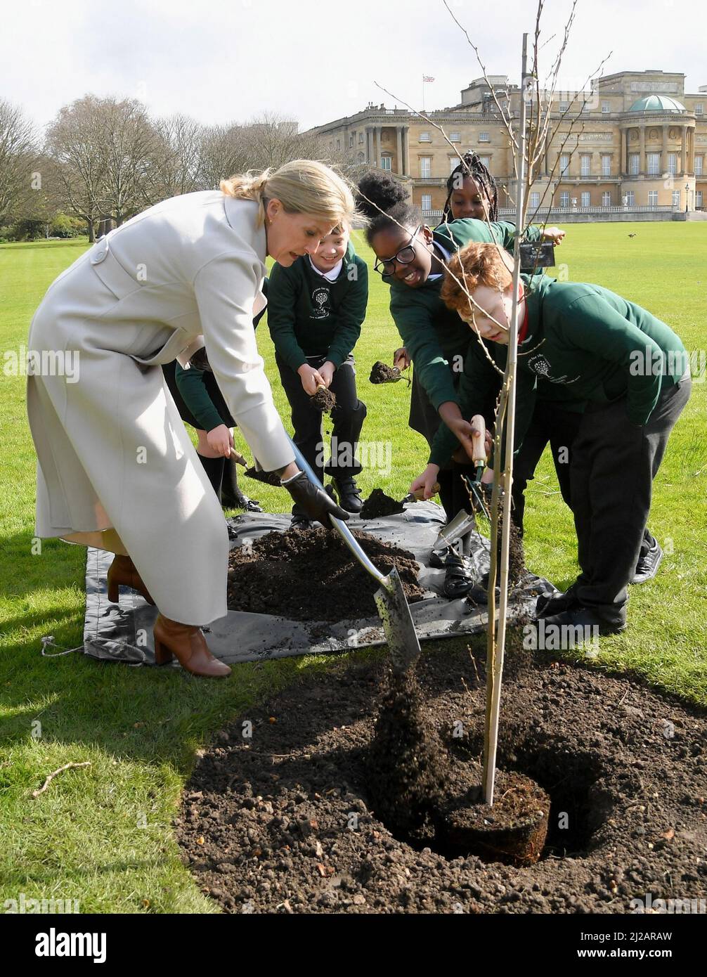 The Countess of Wessex joins year four pupils from Grange Park Primary ...