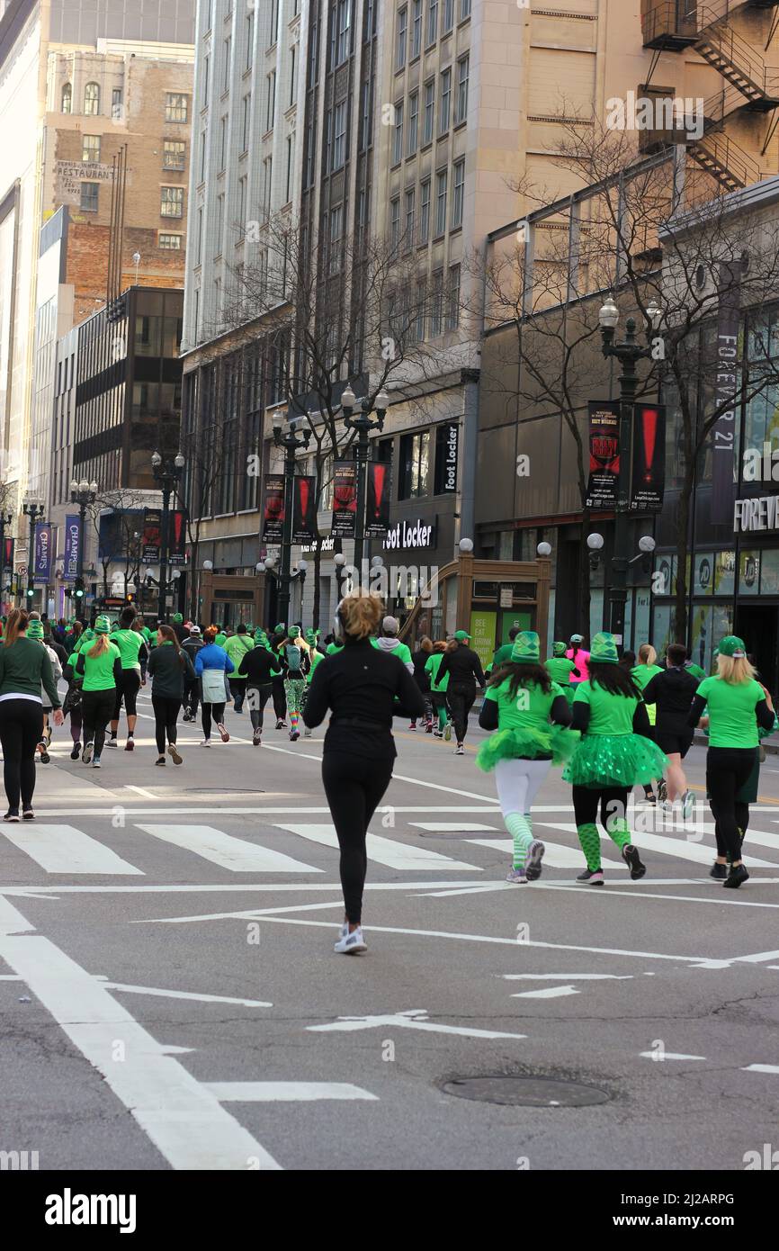 Chicago marathon runners hi-res stock photography and images - Alamy