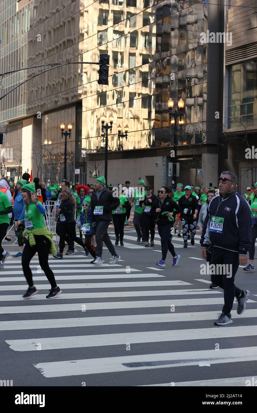 St Patrick's Day runners running the downtown marathon Stock Photo - Alamy