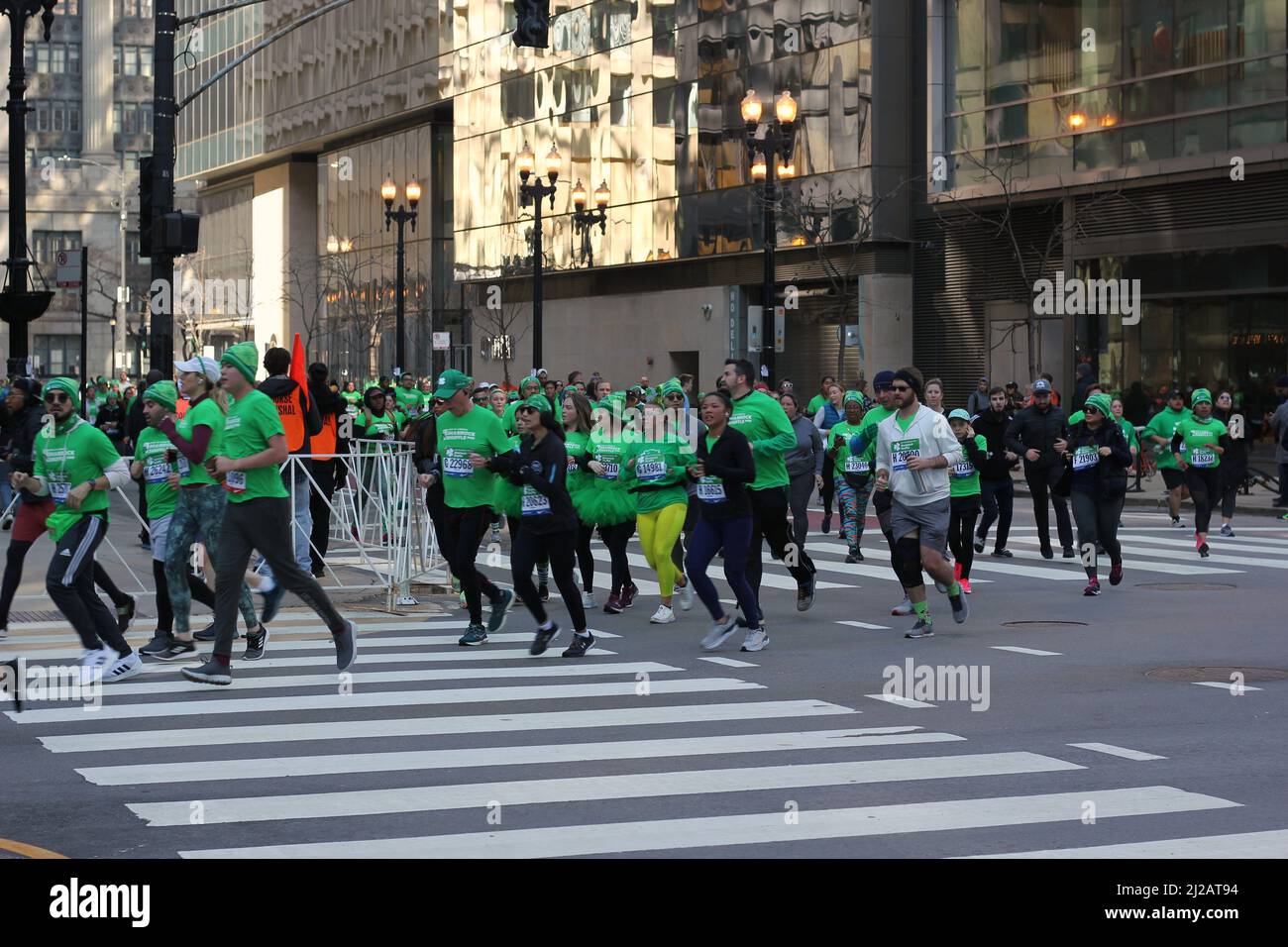 Chicago marathon runners hi-res stock photography and images - Alamy