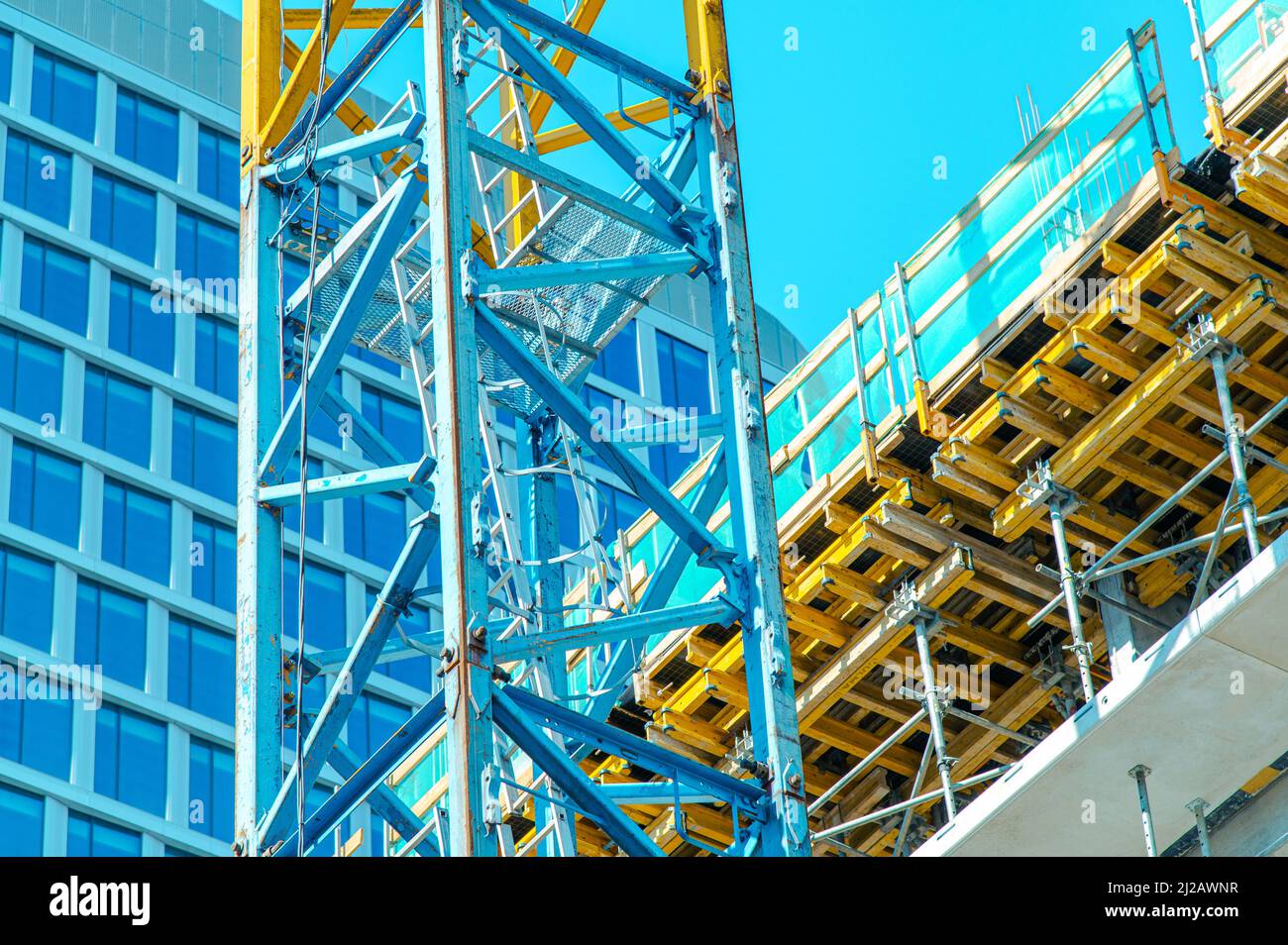 Construction crane skyscraper structure hi-res stock photography and ...