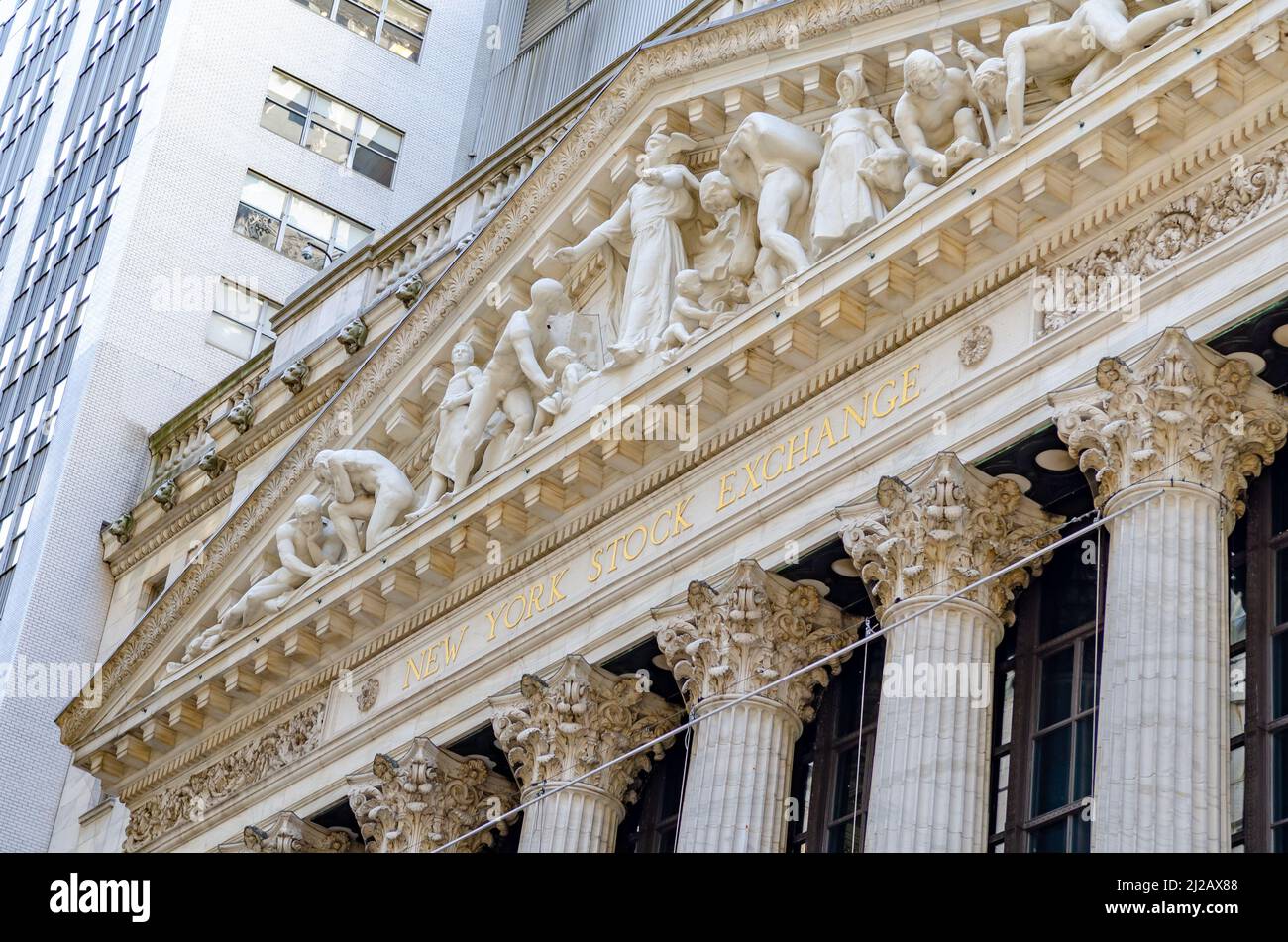 New York Stock Exchange close-up of the Roof and golden Lettering at ...