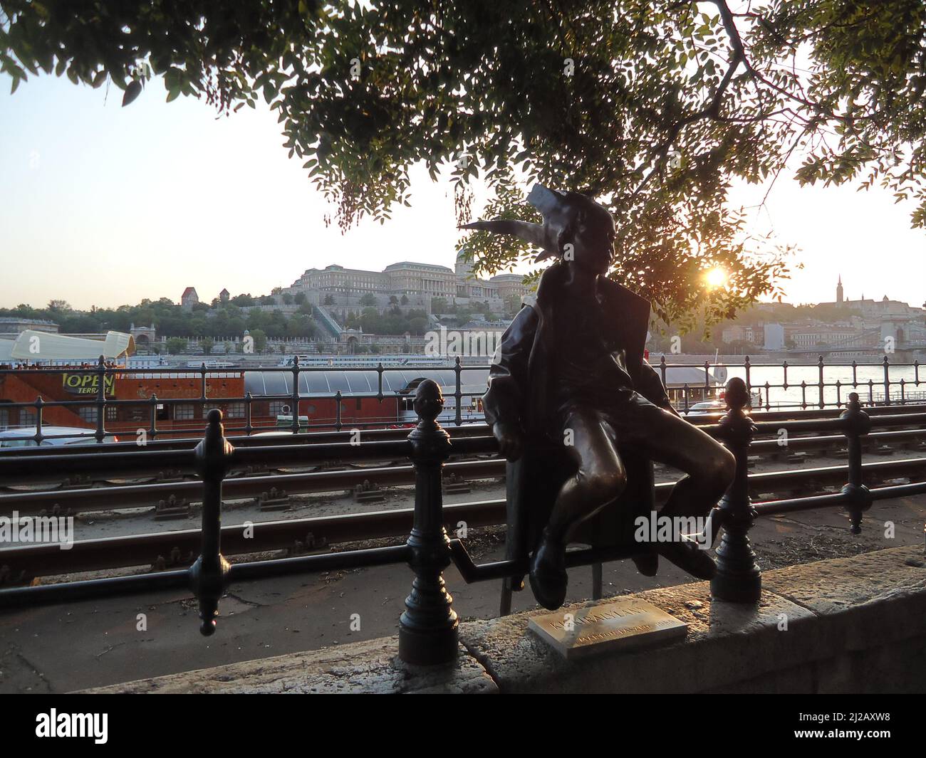 Peter pan statue hi-res stock photography and images - Alamy