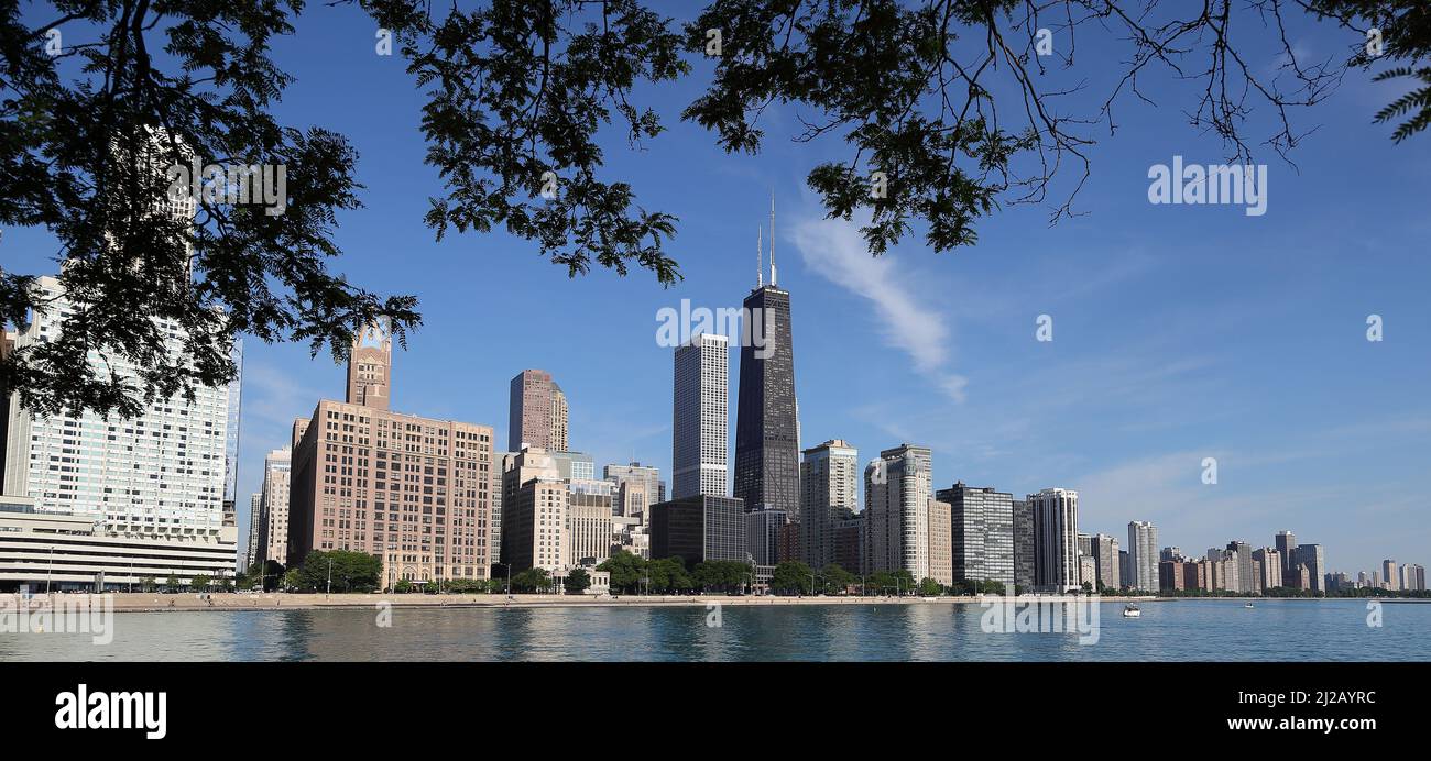 Clear skies in chicago hi-res stock photography and images - Alamy
