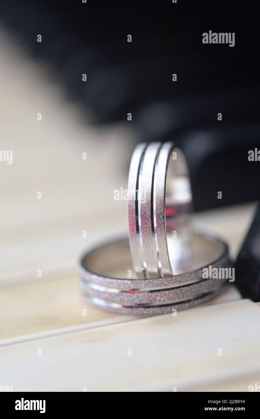 Two silver rings hi-res stock photography and images - Alamy