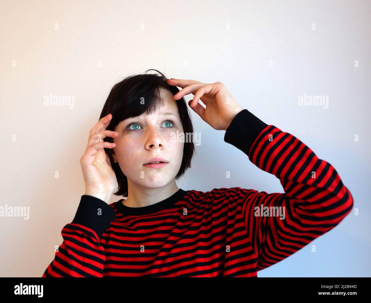 Teen girl terrified hi-res stock photography and images - Alamy
