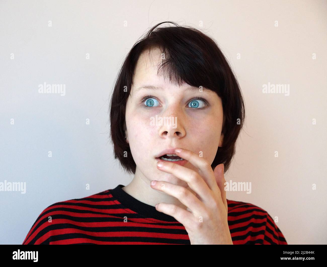 Teen girl terrified hi-res stock photography and images - Alamy