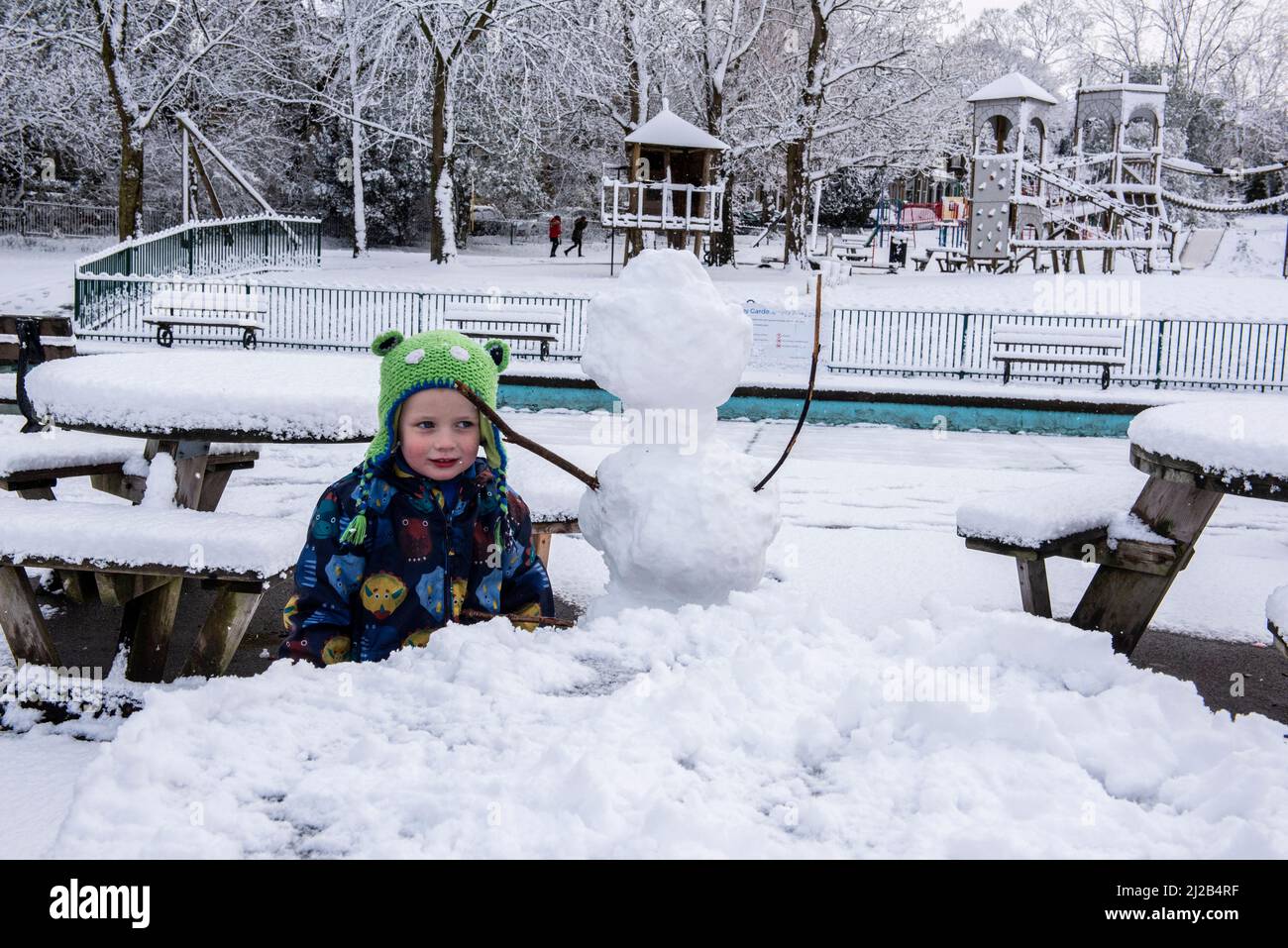 Harrogate, UK. 31st Mar, 2022. More snow in Harrogate today after last ...