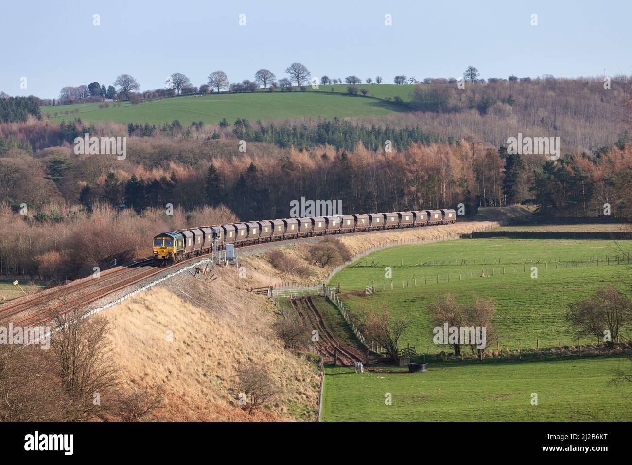 Freightliner class 66 locomotive 66531 hauling a merry go round coal ...