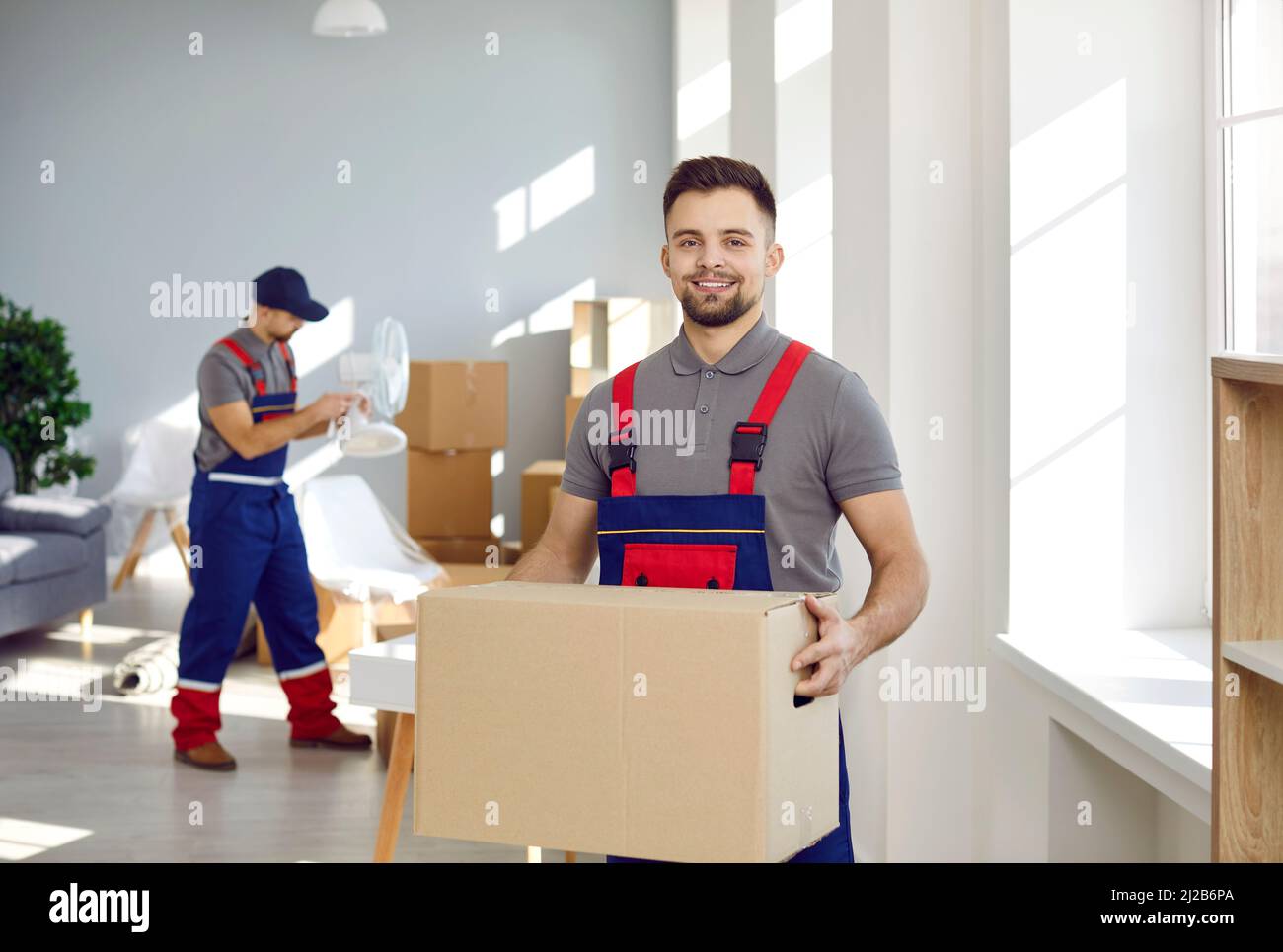 Male mover with cardboard box work for delivery company Stock Photo - Alamy