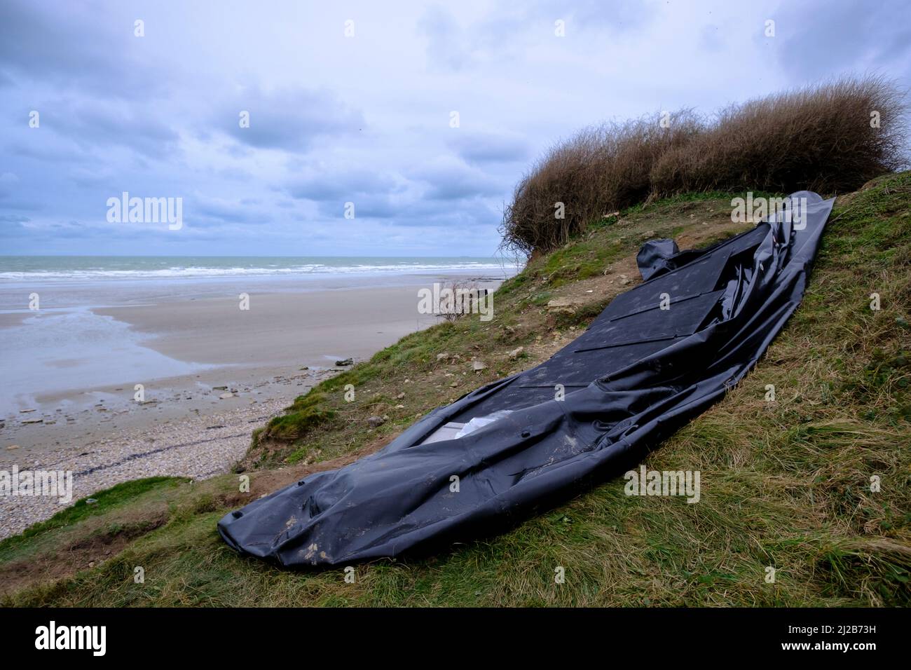 Refugee boat channel dinghy hi-res stock photography and images - Alamy