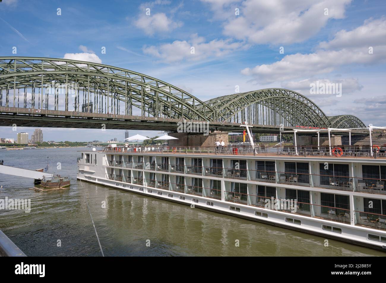Koln rheinufer hi-res stock photography and images - Alamy