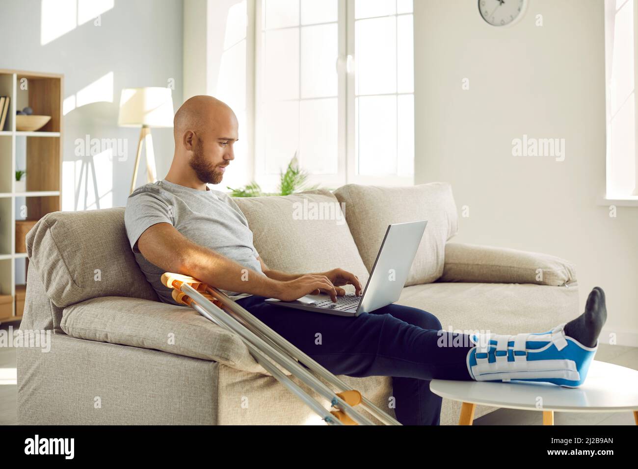 Man sick on computer hi-res stock photography and images - Alamy