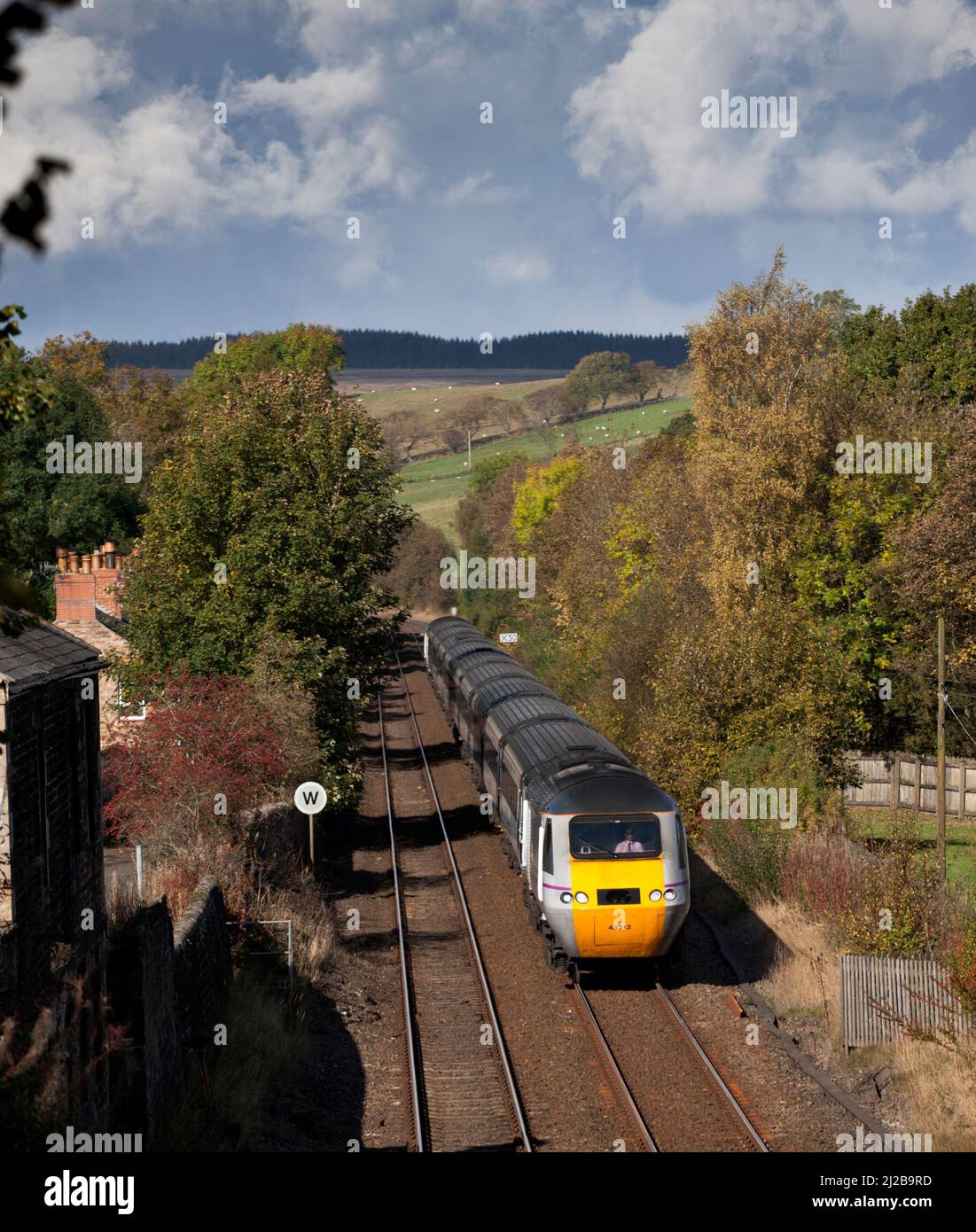 An East Coast Intercity 125 at Greenhead, on the Tyne valley railway ...