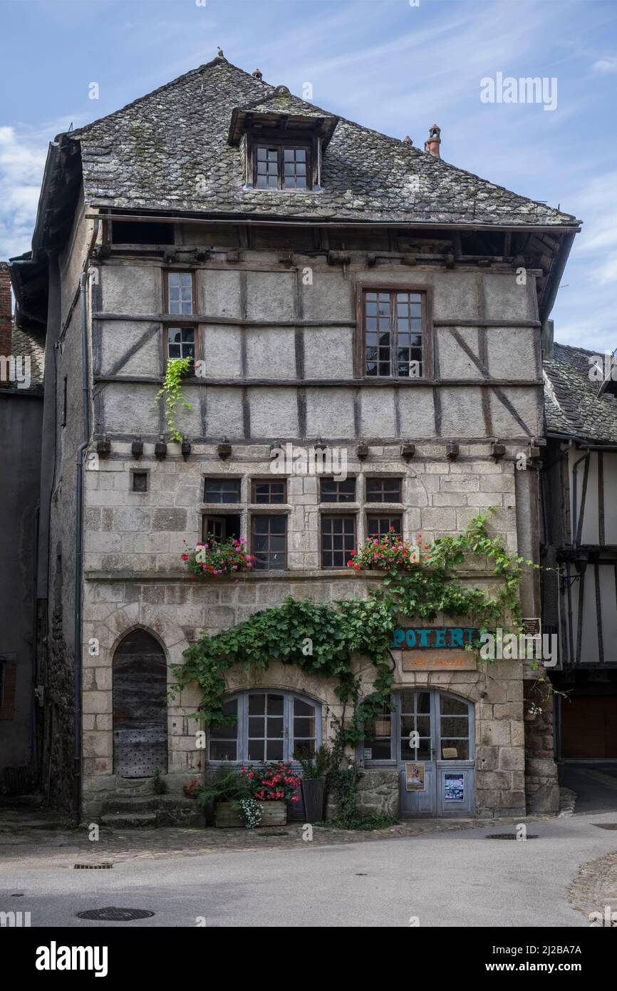 Entraygues-sur-Truyere (south of France): Òplace de CastanieÓ square ...