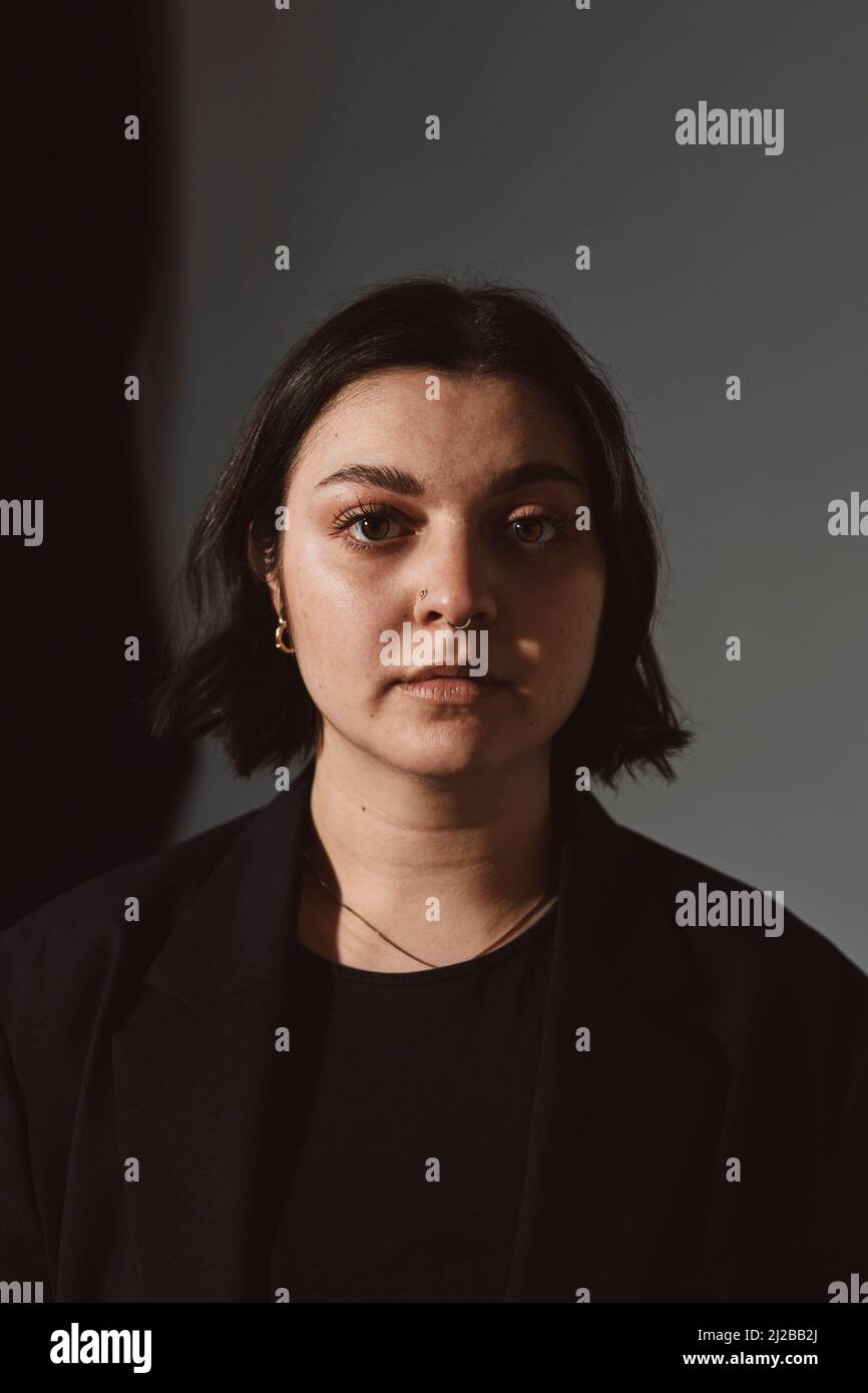 Serious face expressions hi-res stock photography and images - Alamy