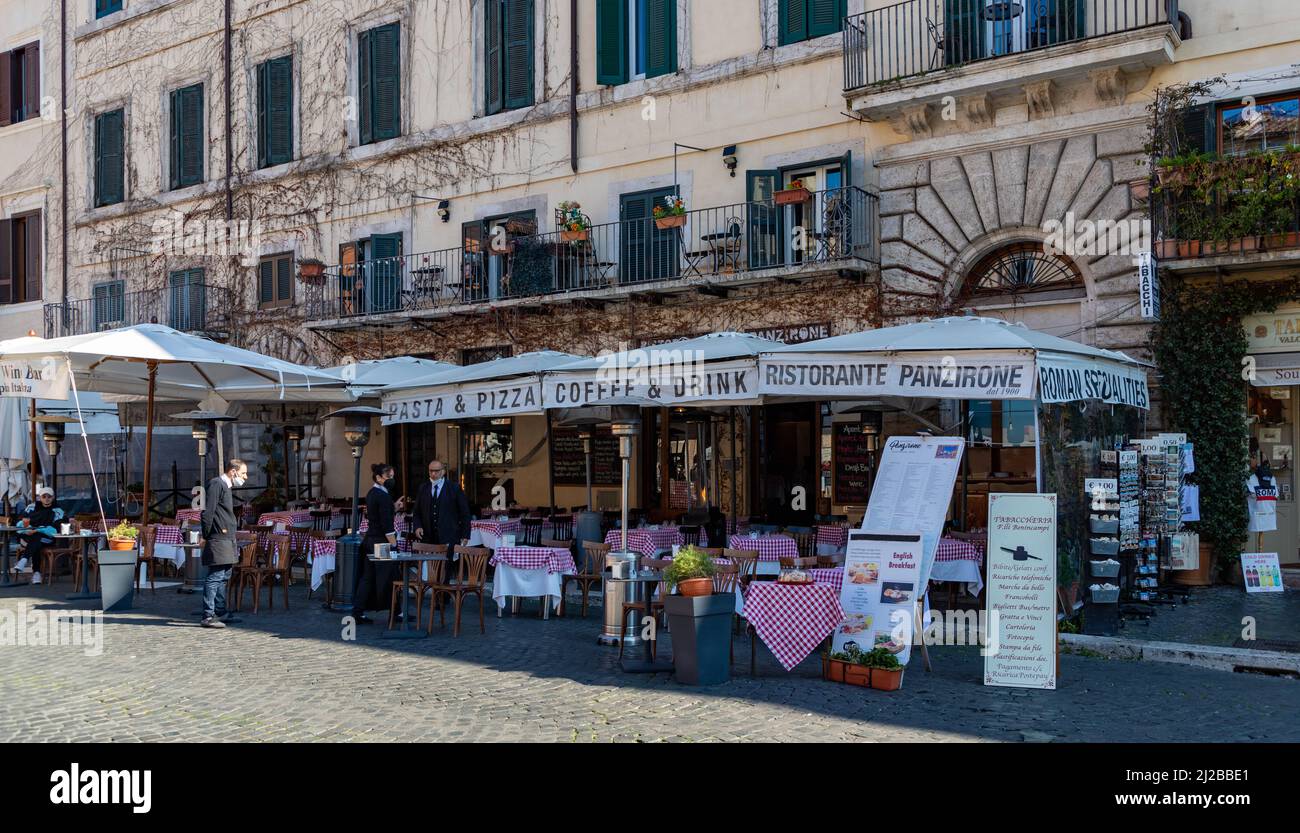 A picture of an Italian restaurant terrace in the Piazza Navona Stock ...