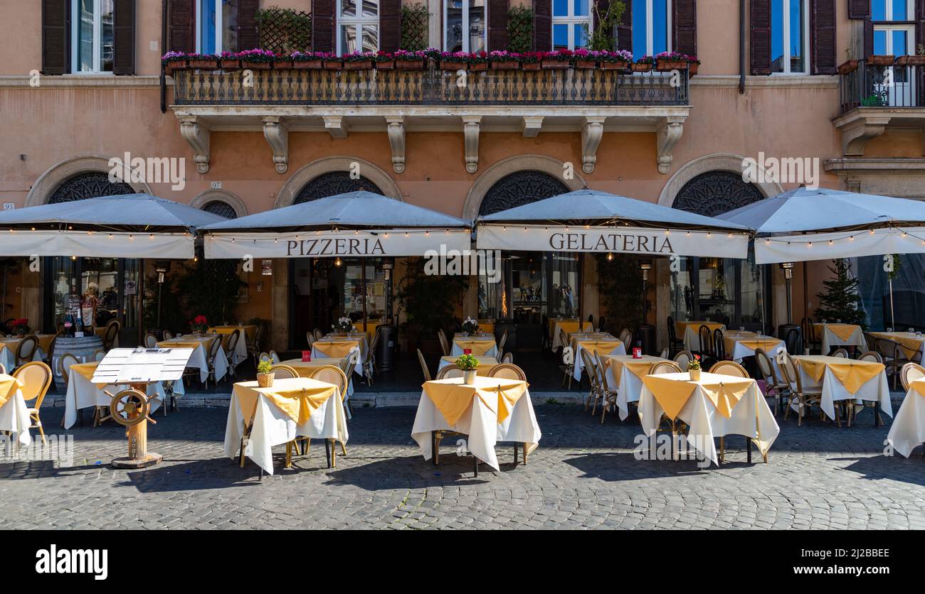 Italian restaurant terrace hi-res stock photography and images - Alamy