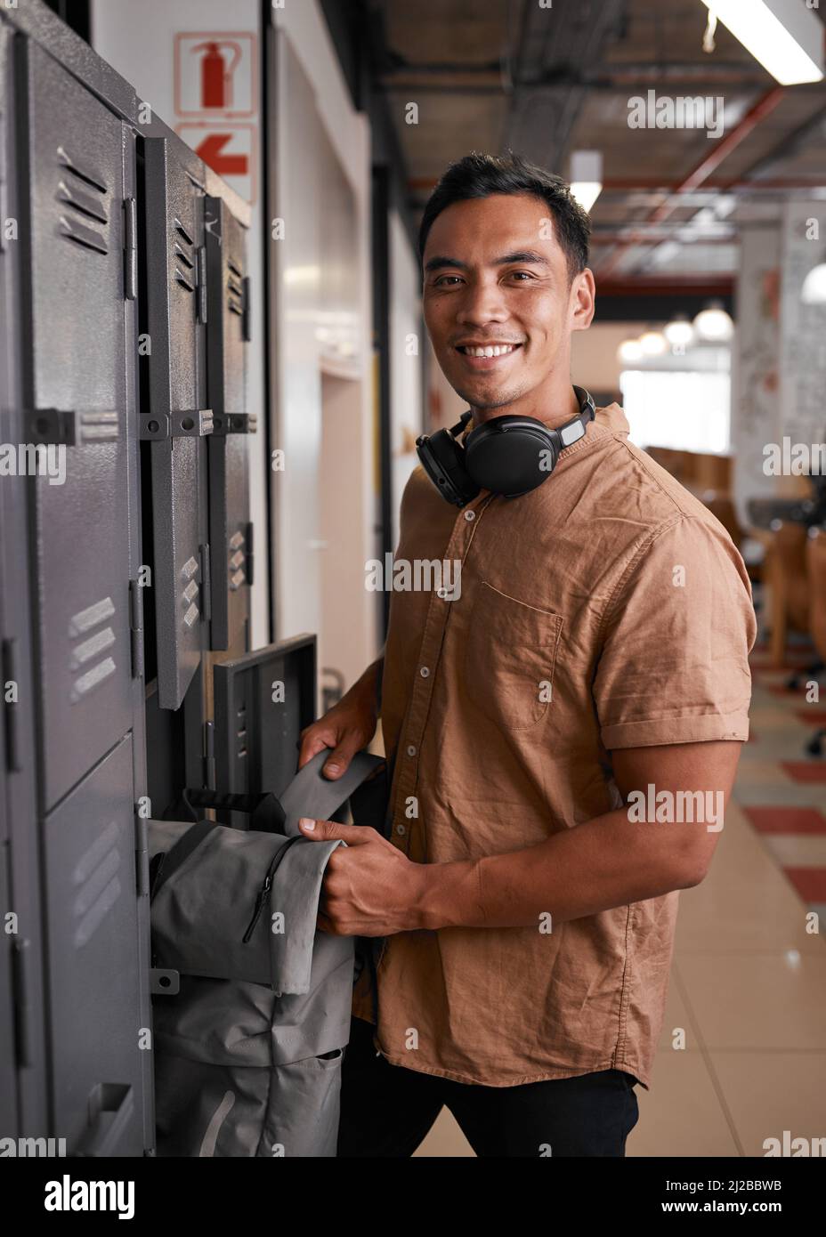 Filipino smile hi-res stock photography and images - Alamy