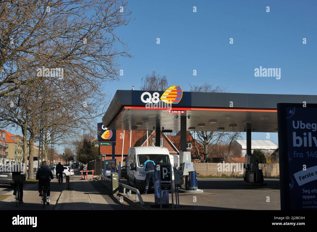 Q8petro station hi-res stock photography and images - Alamy