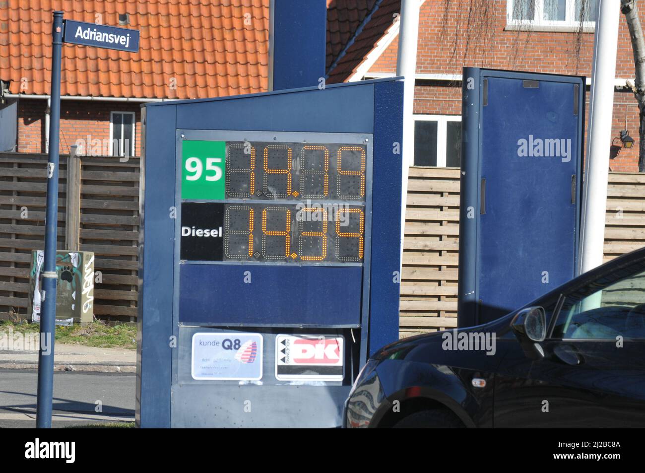 Q8petro station hi-res stock photography and images - Alamy