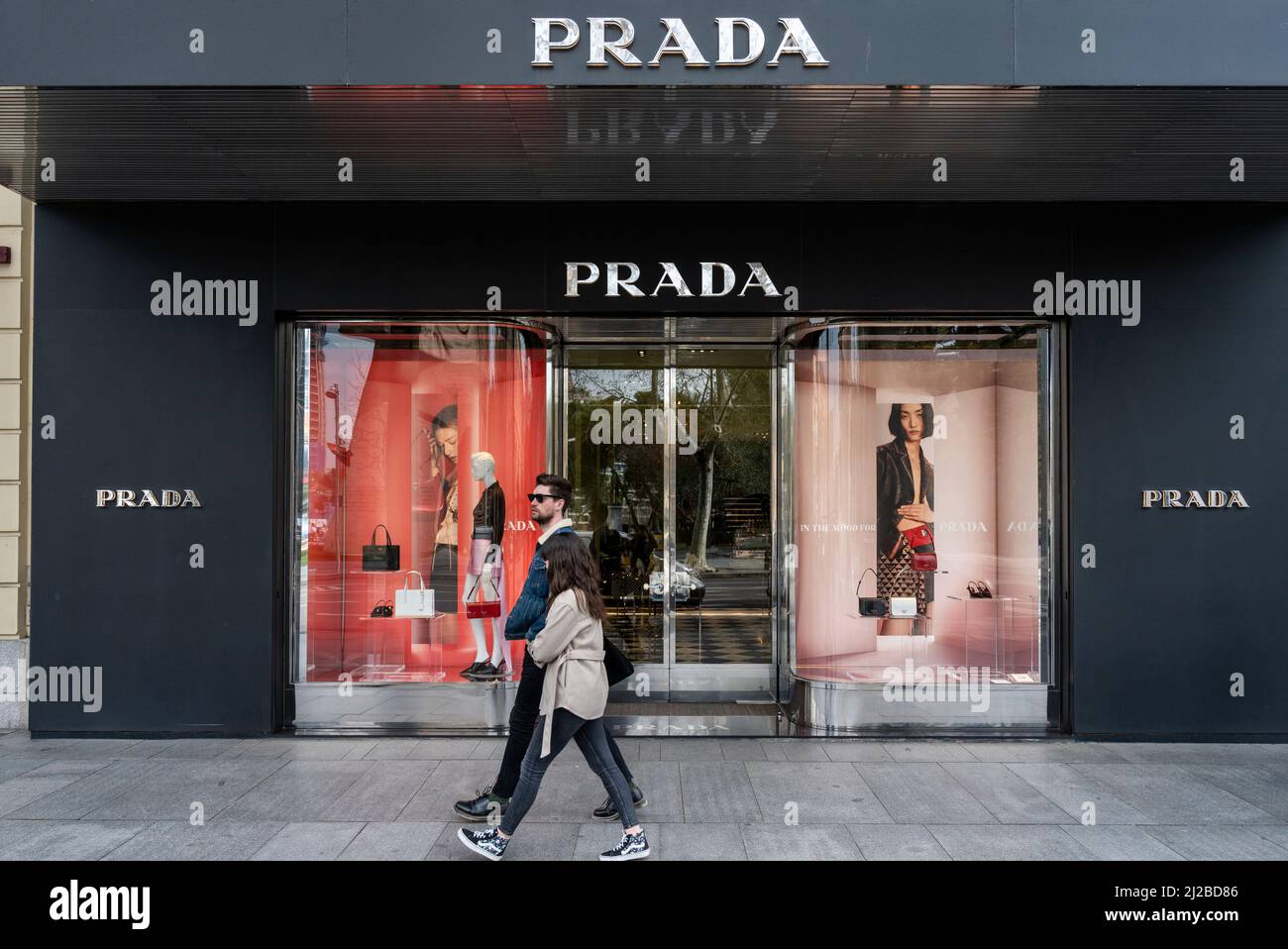 Prada shop customers hi-res stock photography and images - Alamy
