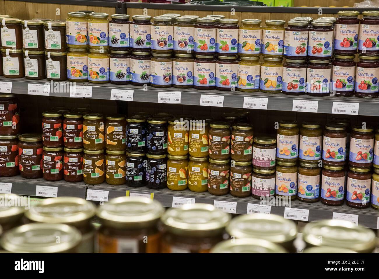 Grocery section large department hi-res stock photography and images ...