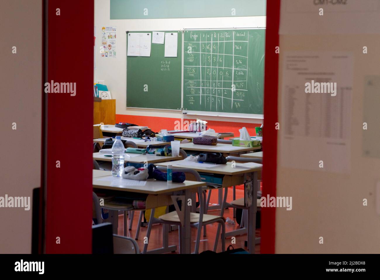 Empty classroom in school hi-res stock photography and images - Alamy